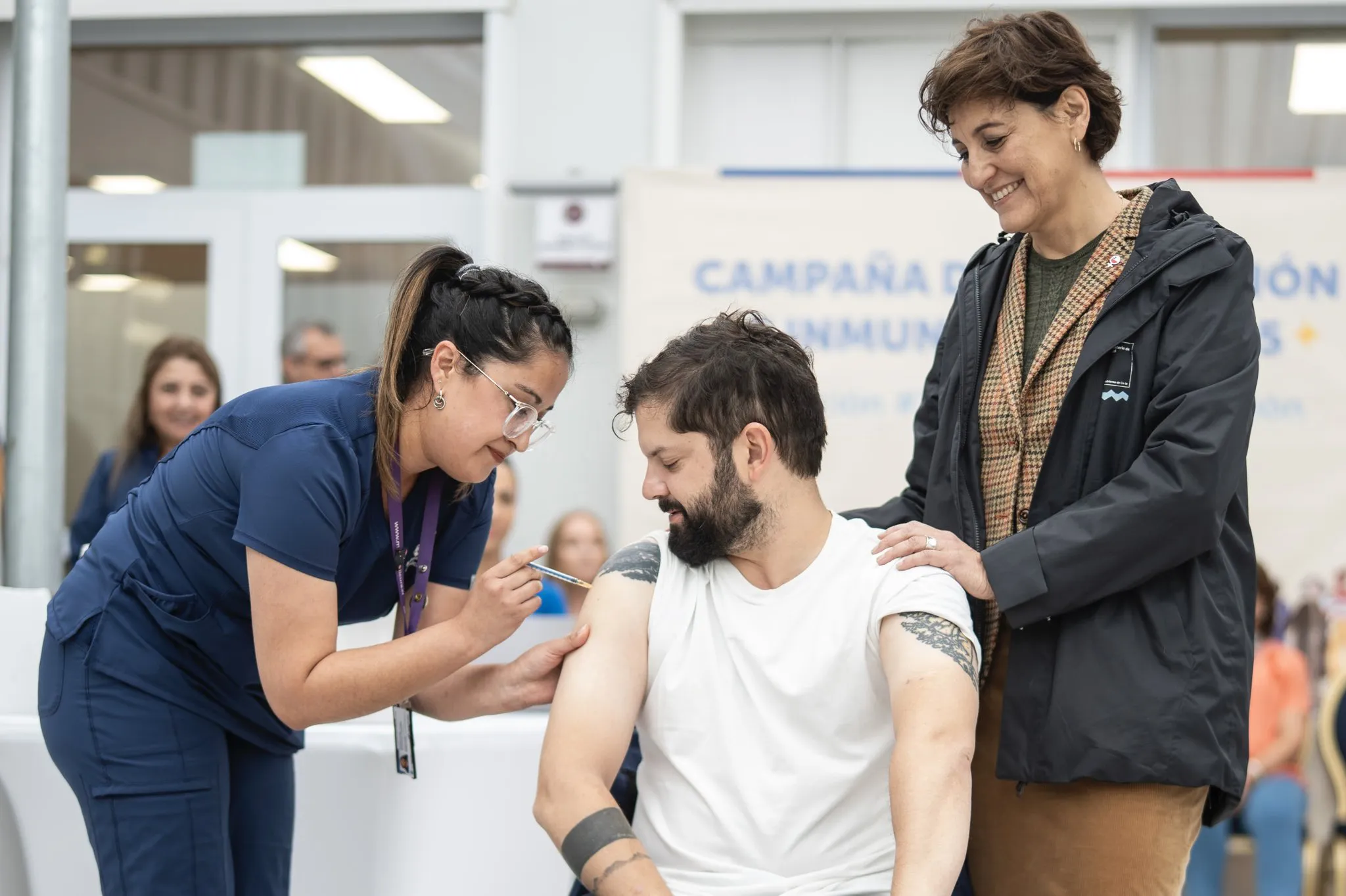Presidente Boric arremete contra Kaiser por dichos antivacunas: "No hay ...
