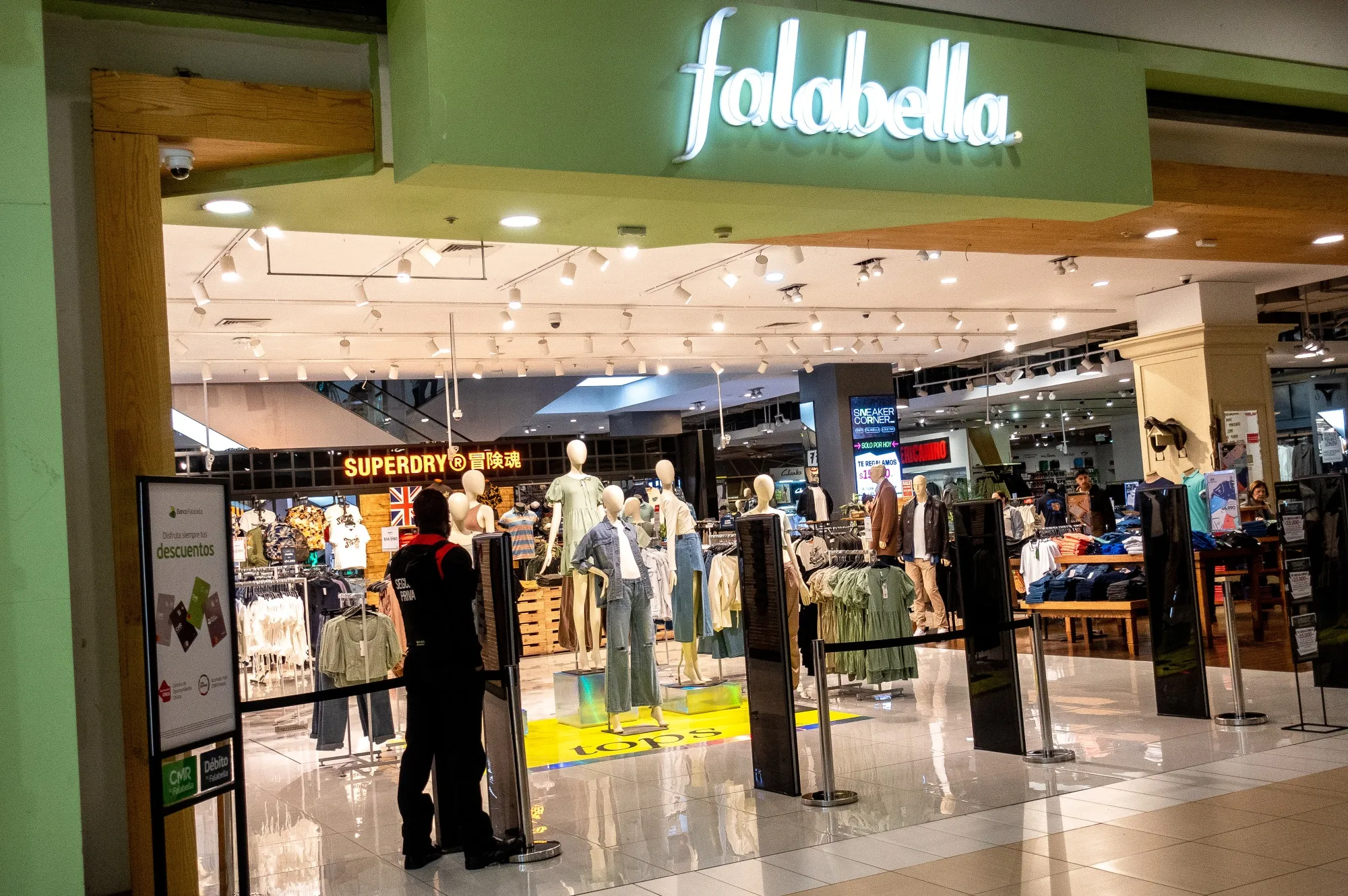 Falabella triplica ganancias en 2025: un salto histórico